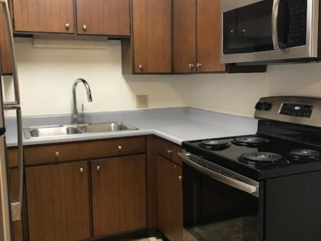 1 Br, 1 bath, Condo 634 W Foulke Ave