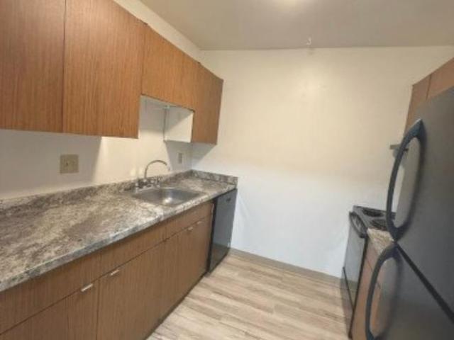 1 Br, 1 bath, Condo 6350 Forward Ave