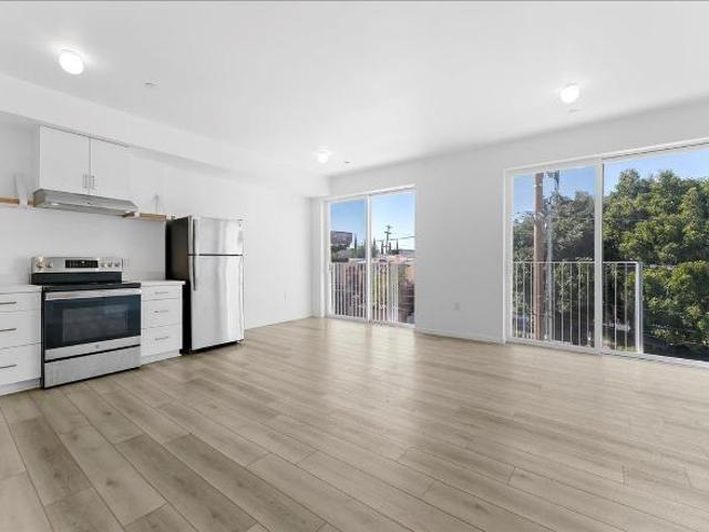 1 Br, 1 bath, Condo 636 N Juanita Avenue