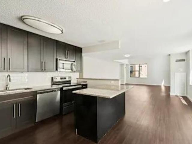 1 Br, 1 bath, Condo 67 W Huron St