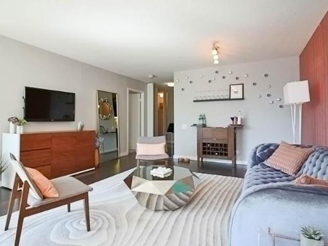 1 Br, 1 bath, Condo 67 W Huron