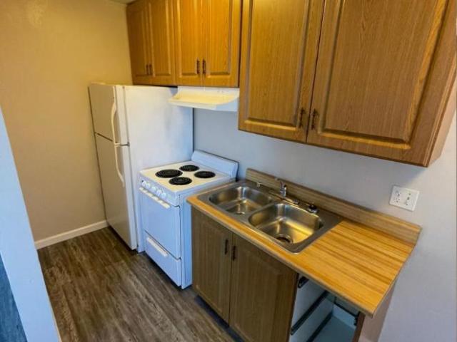 1 Br, 1 bath, Condo 640 E 16th St