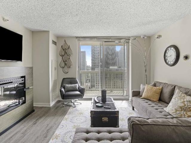 1 Br, 1 bath, Condo 642 N State St