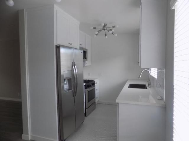 1 Br, 1 bath, Condo 646 S Barrington