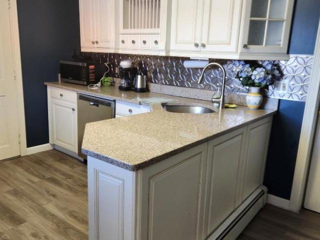 1 Br, 1 bath, Condo 648 Brock Ave