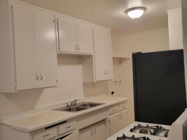1 Br, 1 bath, Condo 648 W Buena Vista St