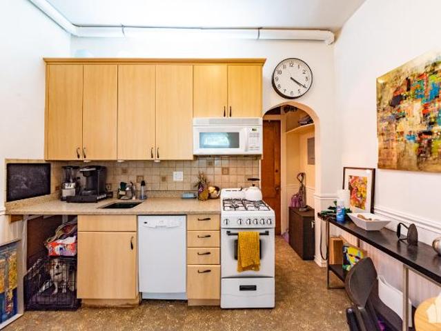 1 Br, 1 bath, Condo 649 West Wrightwood Avenue