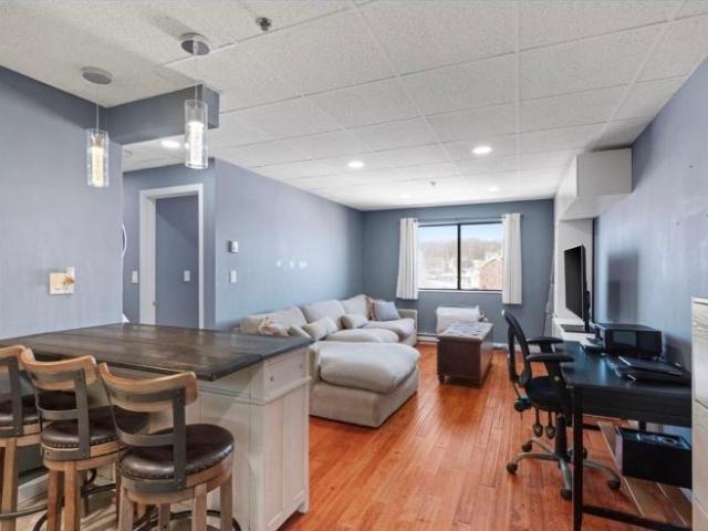 1 Br, 1 bath, Condo 64 Foster St