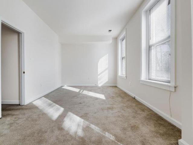 1 Br, 1 bath, Condo 650 D St Se