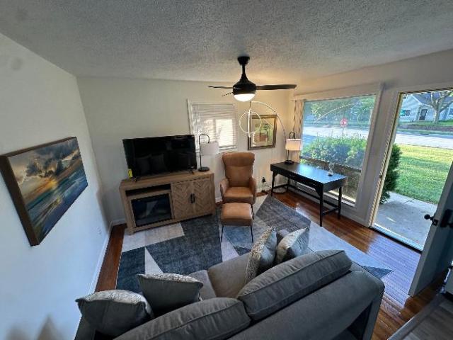 1 Br, 1 bath, Condo 652 E Main St