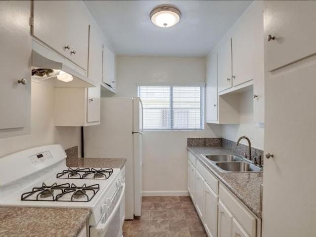 1 Br, 1 bath, Condo 6545 Victoria Ave