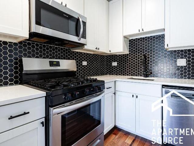 1 Br, 1 bath, Condo 656 West Wrightwood Avenue