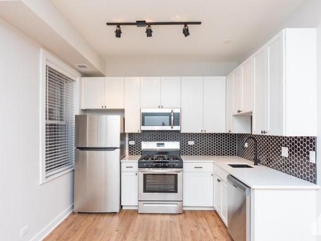 1 Br, 1 bath, Condo 656 West Wrightwood