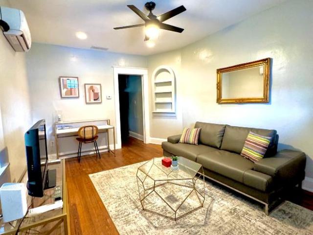 1 Br, 1 bath, Condo 658 Cascade Ave SW