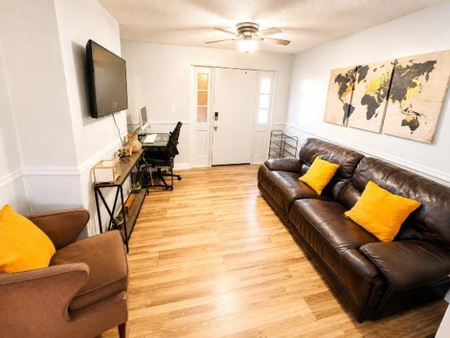1 Br, 1 bath, Condo 661 E 11th Ave