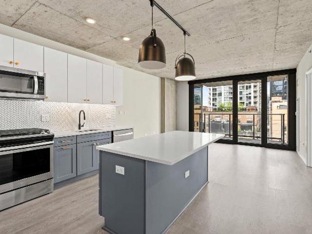 1 Br, 1 bath, Condo 661 N Wells St