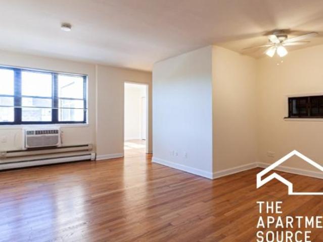 1 Br, 1 bath, Condo 662 West Wrightwood Ave