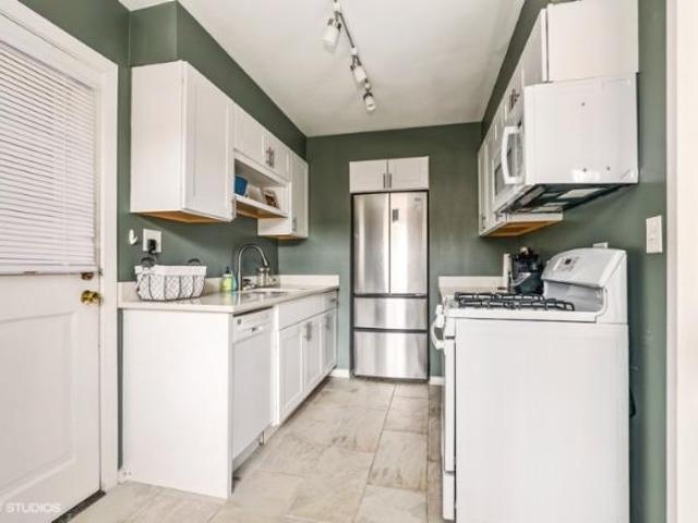 1 Br, 1 bath, Condo 666 Park Avenue West