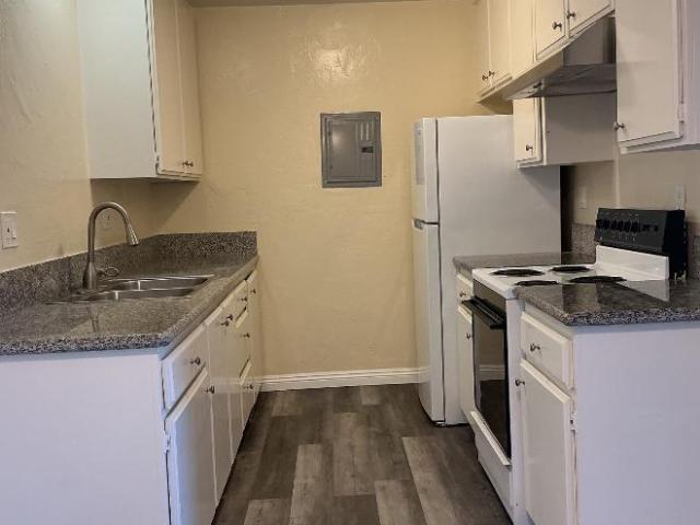 1 Br, 1 bath, Condo 6742 Western Ave