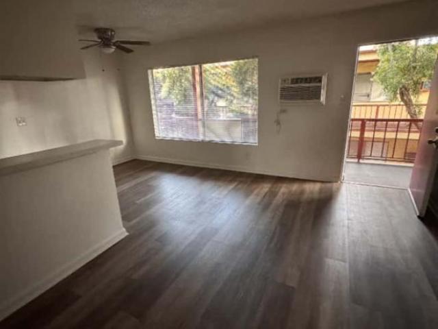 1 Br, 1 bath, Condo 6833 Sepulvada Blvd Van Nuys