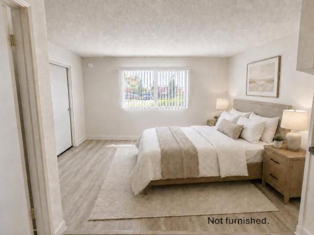 1 Br, 1 bath, Condo 6842 N Fulton Ave