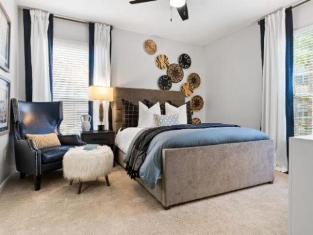1 Br, 1 bath, Condo 6900 Lake Woodlands Dr