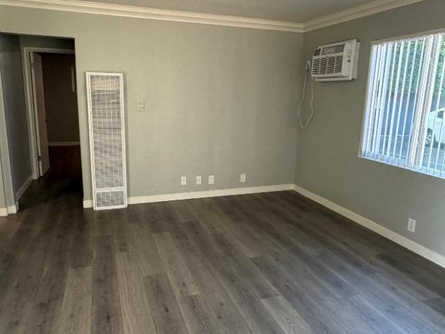 1 Br, 1 bath, Condo 6932 Woodley Ave