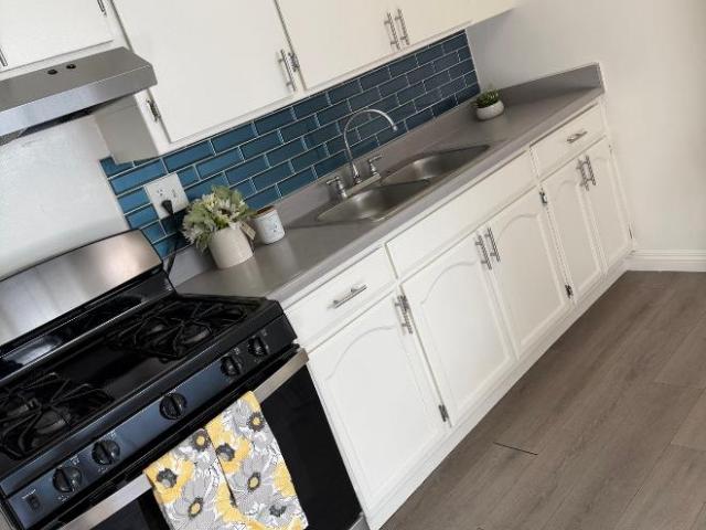 1 Br, 1 bath, Condo 6932 Woodley Ave