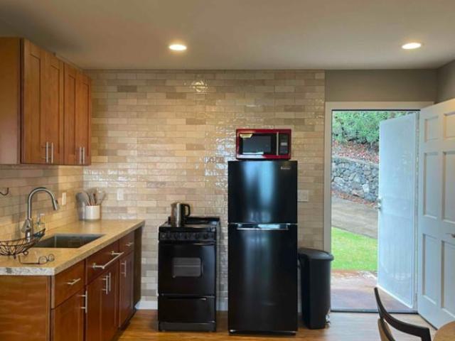 1 Br, 1 bath, Condo 73 4192 Malino Place