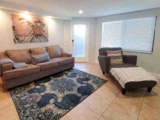 1 Br, 1 bath, Condo 700 Se 14th Ct