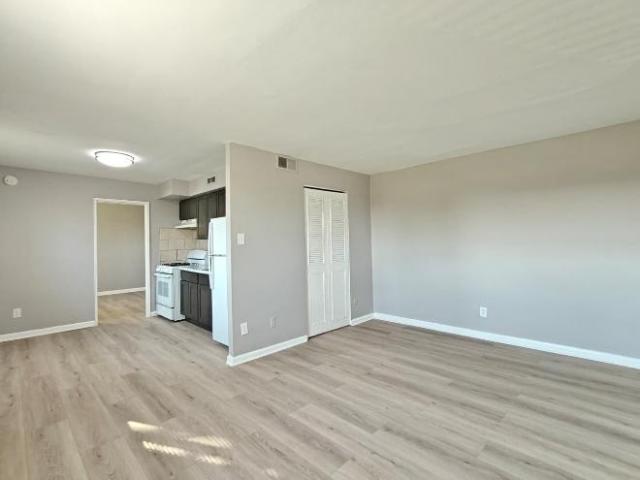 1 Br, 1 bath, Condo 7108 Oxford Ave