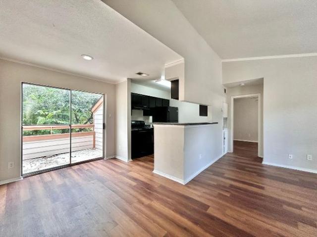 1 Br, 1 bath, Condo 7111 E Hwy 290