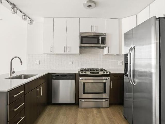 1 Br, 1 bath, Condo 717 W Adams St