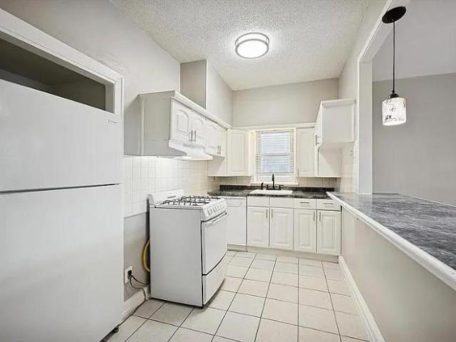 1 Br, 1 bath, Condo 7212 Oxford Ave