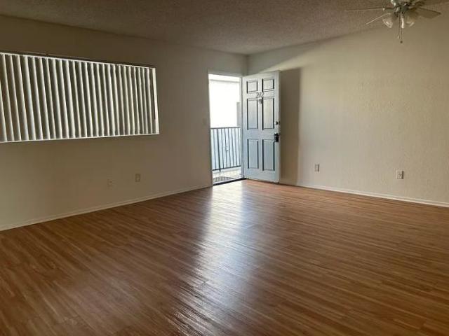 1 Br, 1 bath, Condo 725 E Windsor Road