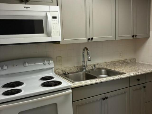 1 Br, 1 bath, Condo 728 Ohio Pike