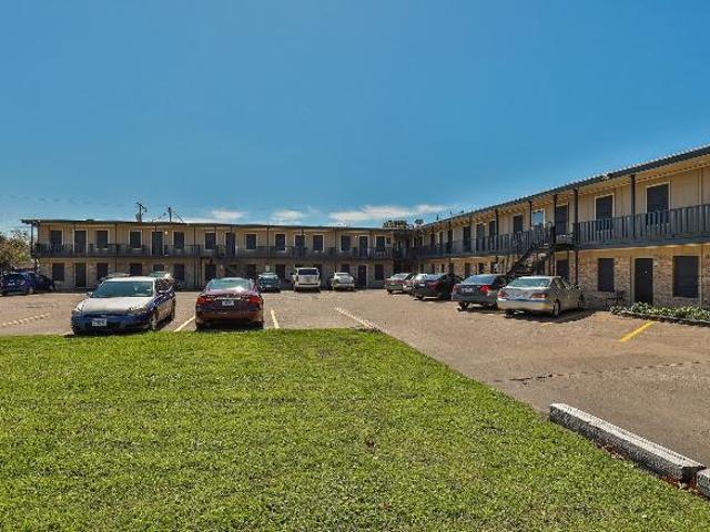 1 Br, 1 bath, Condo 729 5th Ave N