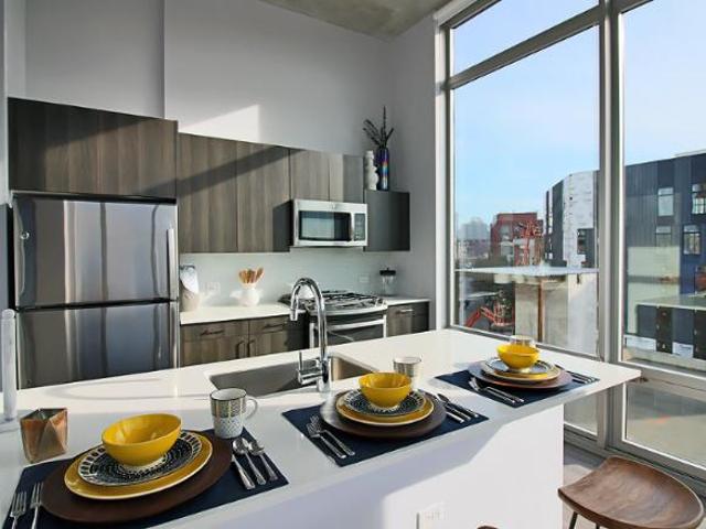 1 Br, 1 bath, Condo 729 N Milwaukee