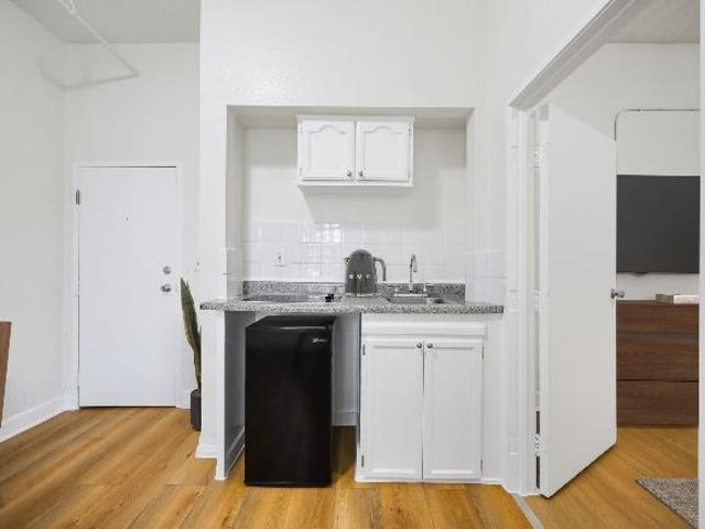 1 Br, 1 bath, Condo 729 S Union Ave