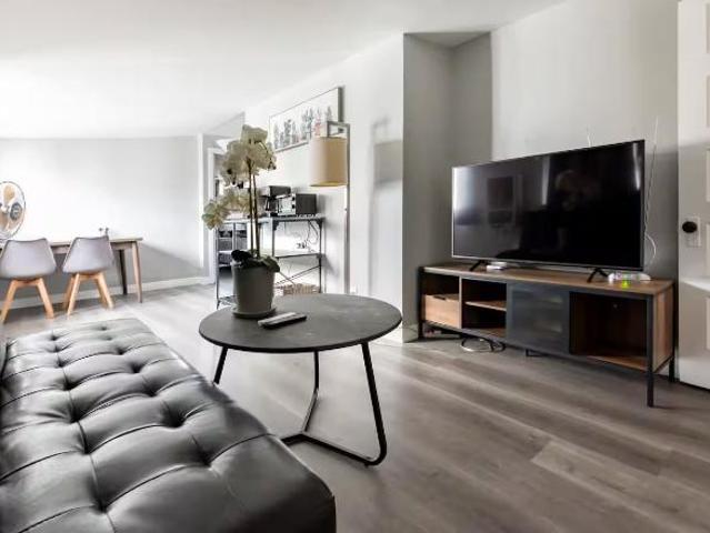 1 Br, 1 bath, Condo 731 S Marengo Ave