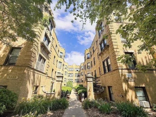 1 Br, 1 bath, Condo 7353 North Damen Ave