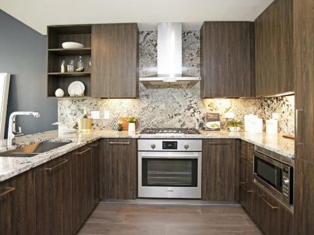 1 Br, 1 bath, Condo 738 N Hudson Ave