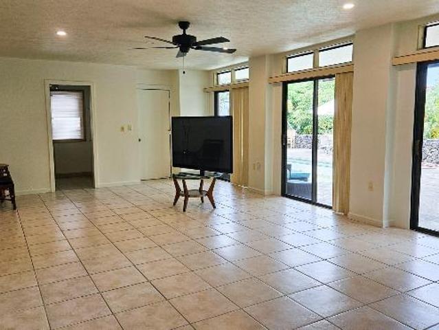 1 Br, 1 bath, Condo 77 6454 Kilohana St