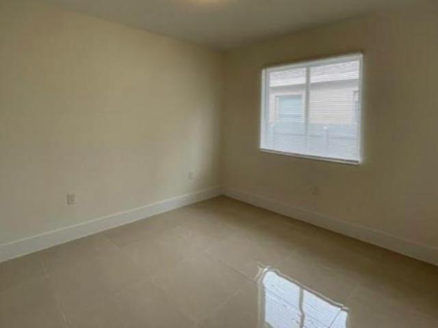 1 Br, 1 bath, Condo 7424 Byron Ave