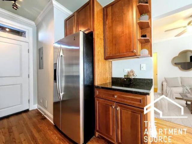 1 Br, 1 bath, Condo 750 West Addison St