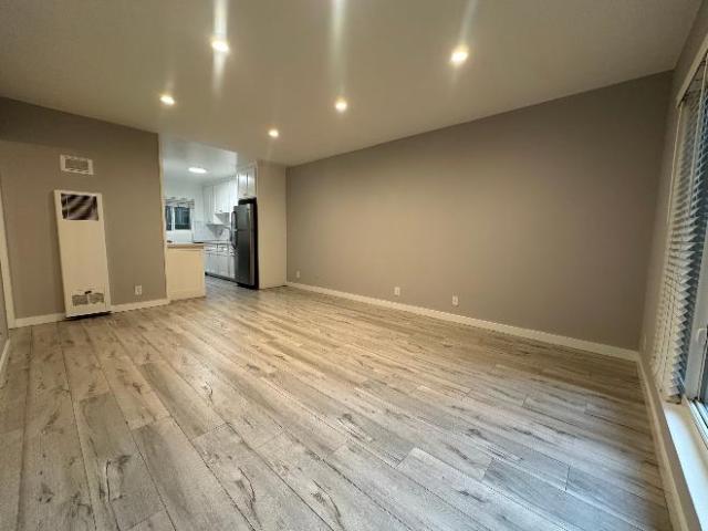 1 Br, 1 bath, Condo 7555 Delongpre Ave