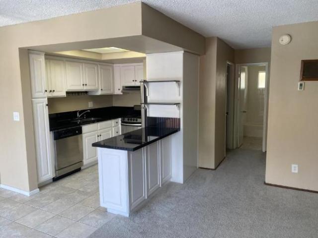 1 Br, 1 bath, Condo 7555 Linda Vista Rd