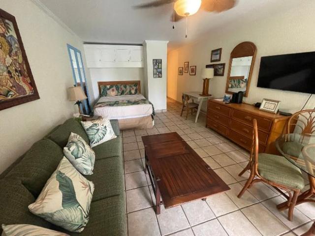1 Br, 1 bath, Condo 75 5776 Kuakini Hwy