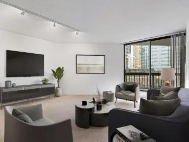 1 Br, 1 bath, Condo 760 N Dearborn St