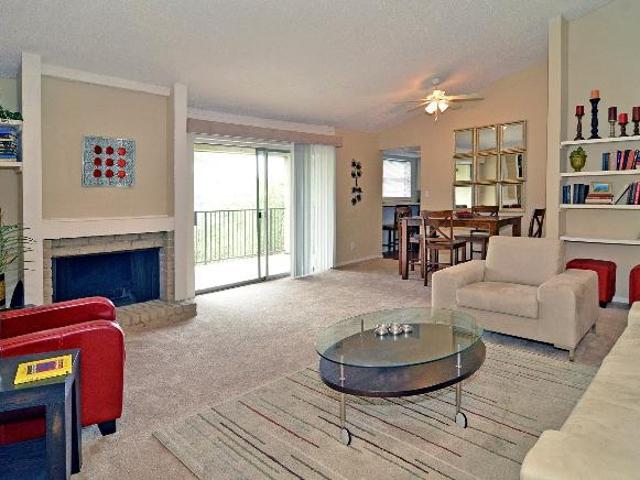 1 Br, 1 bath, Condo 7630 Woodhollow Dr